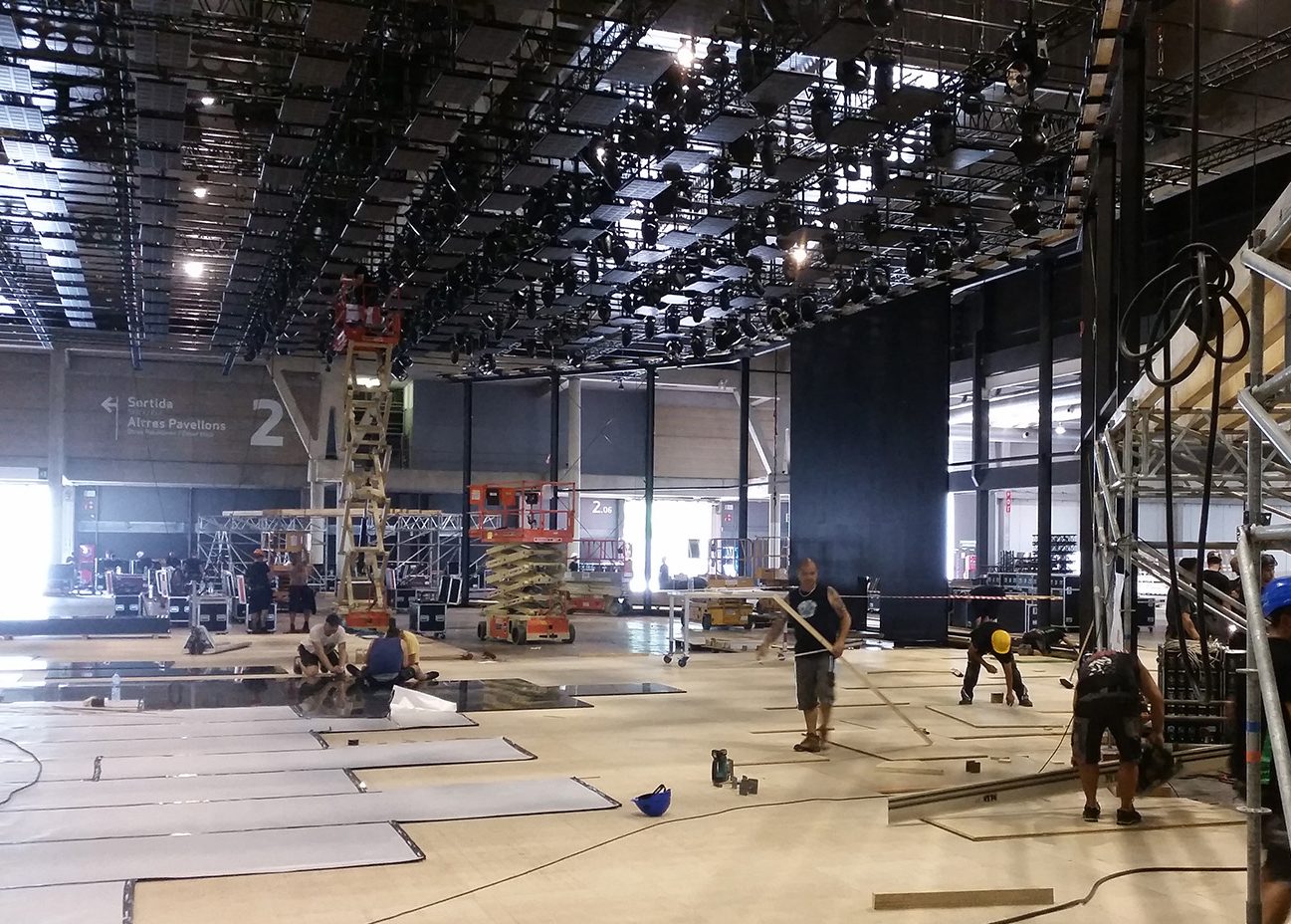 Max Event Solutions - solutions. realisation. success. - Medientechnik ...